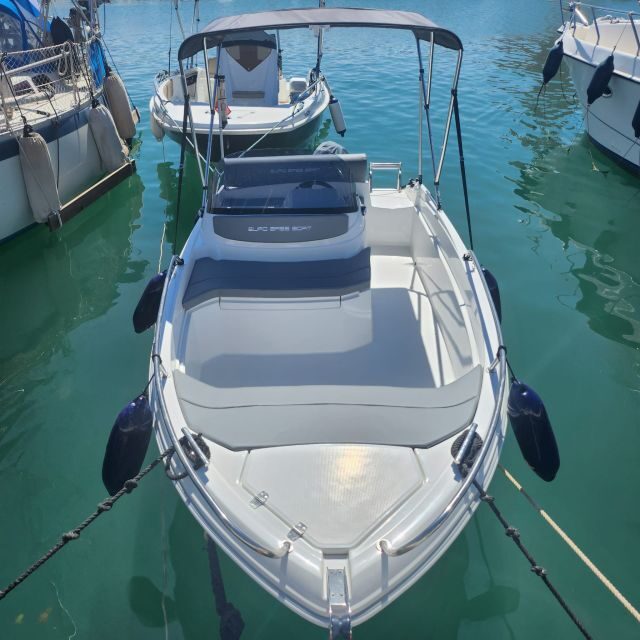 Boat without licence, fuel included - The Sum Up