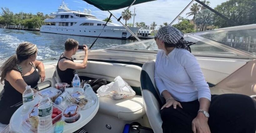 Boca Raton: 23ft Boat Tour with Snorkeling/Tubing/Island - Relaxing at Lake Boca Raton’s Sandbar