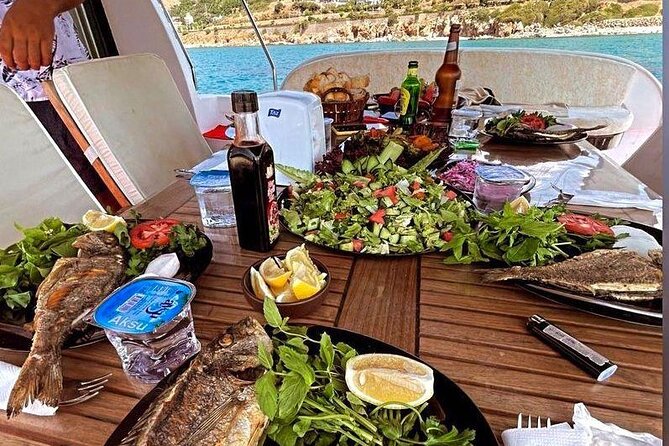 Bodrum Private Motor-Yacht Sunset Tour With Dinner For 3 Hour - What to Expect on the Sunset Tour