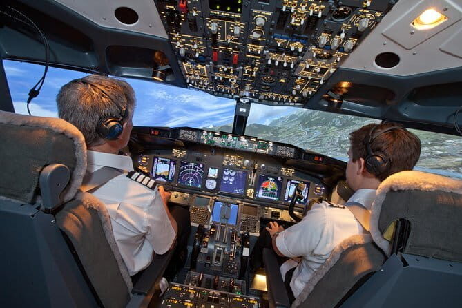 Boeing 737-800 flight simulator session. Scenic Flight - 30 mins - Introduction