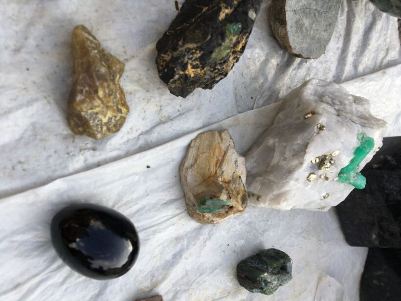 Bogota: Guided Colombian Emeralds Tour with Museum Entry - Exploring the Plaza del Rosario