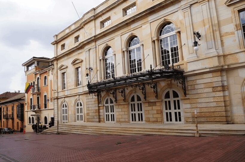 Bogota : Must-See Sites Walking Tour With a Guide - Key Points