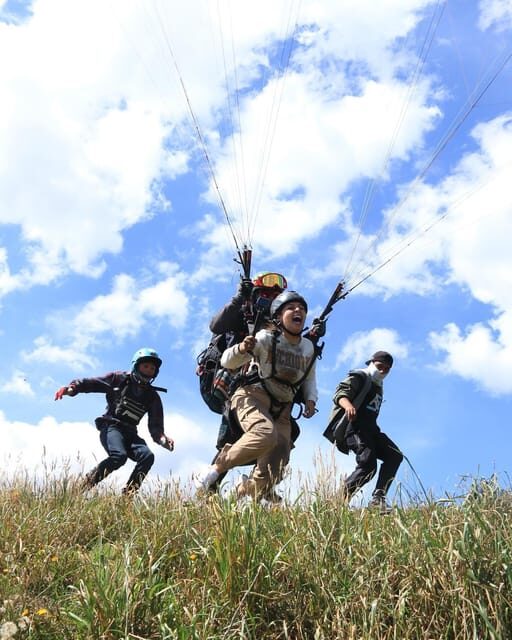 Bogota: Paragliding activity in La Calera with transfers - The scenic transfer and stop in La Calera
