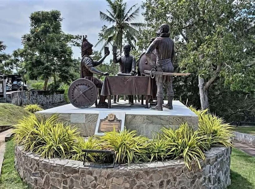 BOHOL: Chocolate Hills, Tarsiers and Loboc River Day Tour - Key Points