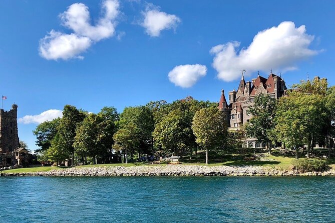 Boldt Castle and 2 Nation Tour - An Immersive Scenery Cruise in the Heart of the Thousand Islands