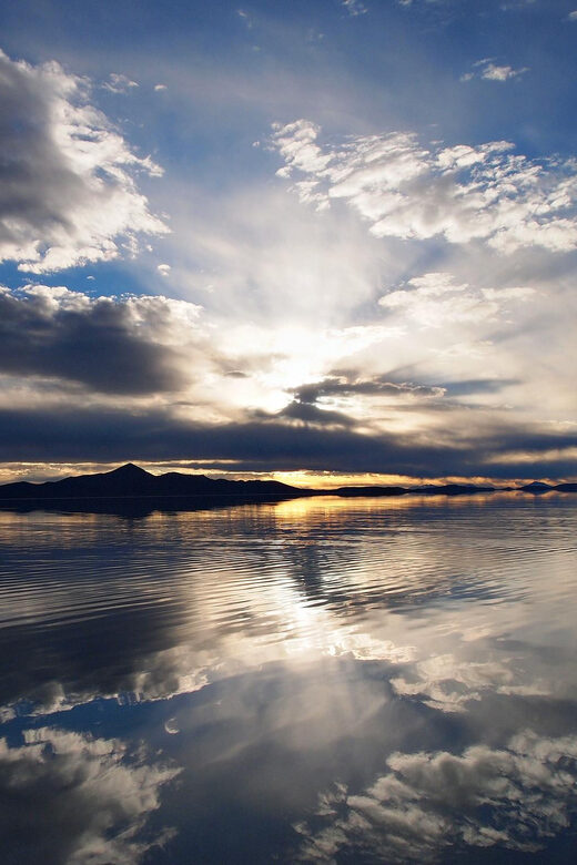 Bolivia: starlights and sunrise in Uyuni salt flat - Witnessing the Dawn: Colors and Reflection