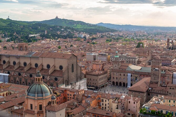 Bologna Airport Transfers : Bologna City to Bologna Airport BLQ in Luxury Van - Who Will Appreciate This Transfer?