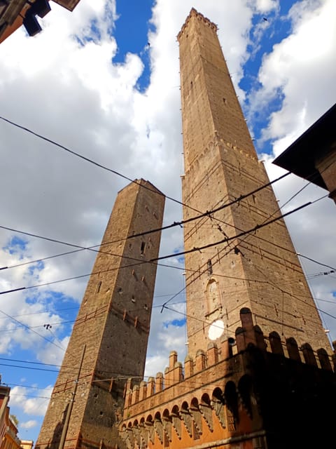 Bologna by night: Food, wine, spritz and fun - FAQ