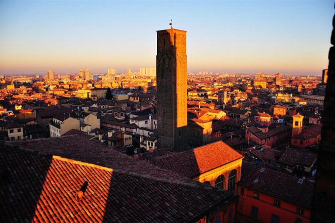 Bologna By Night Walking Tour - The Quadrilatero: Food, Wine, and Local Flavors
