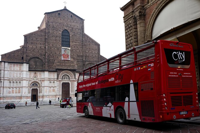 Bologna City Red Bus and Food tasting - Transportation and Group Size