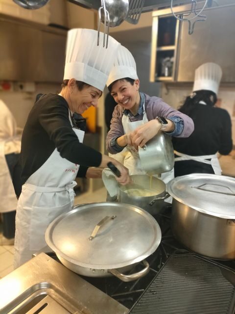 Bologna Forlì: Farm cooking class and Slow food market tour - Key Points