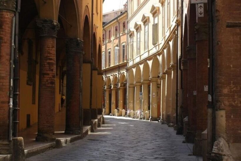Bologna : Highlights & Hidden Gems Private Walking Tour - The Practical Side: Price, Duration, and Additional Tips
