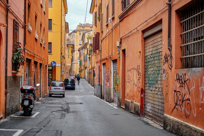 Bologna Private City Kickstart Tour - Discovering the Jewish Ghetto
