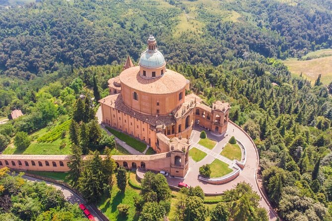 Bologna Walking Tour With Audio and Written Guide Review - Key Features