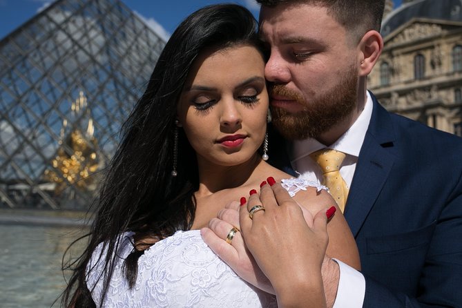 Book Exclusive Eiffel Tower Photoshoot Parisian Photographer - Pricing and Booking Information