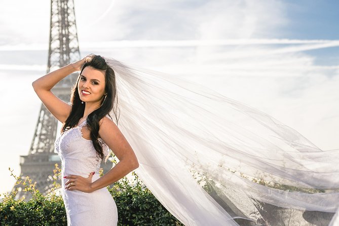 Book Exclusive Eiffel Tower Photoshoot Parisian Photographer - The Perfect Backdrop: Eiffel Tower