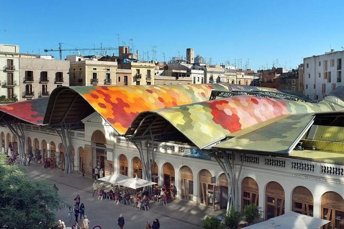 Boqueria & St Caterina Markets With Food & Tapas Small Group Tour - Exploring La Boquería Market