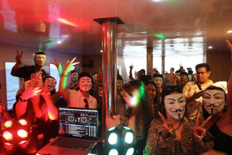 Boracay: Ultimate Party Cruise aboard the Andy World Yacht - What’s Included and What You Should Know