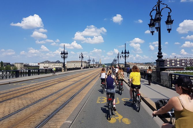 Bordeaux Essentials Sightseeing Bike Tour With a Local Guide - Traveler Reviews and Feedback