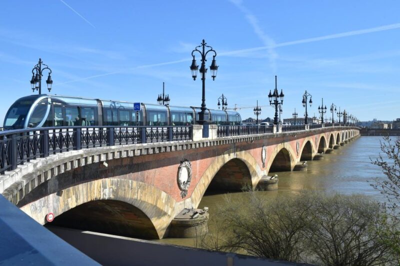 Bordeaux: Guided Walking Tour - Guided Tour Experience