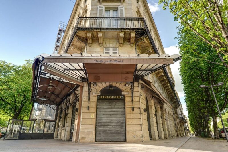 Bordeaux private guided city tour - A Closer Look at the Bordeaux Private Guided Tour