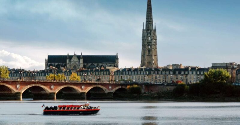 Bordeaux: Scenic River Cruise With Commentary and Canelés - Itinerary and Route