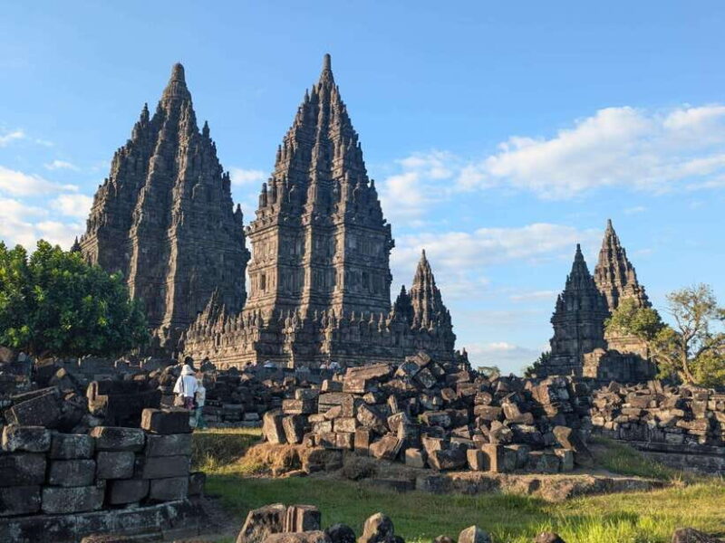 Borobudur climb to the top and Prambanan temple one day tour - The Experience: What It’s Like for Travelers