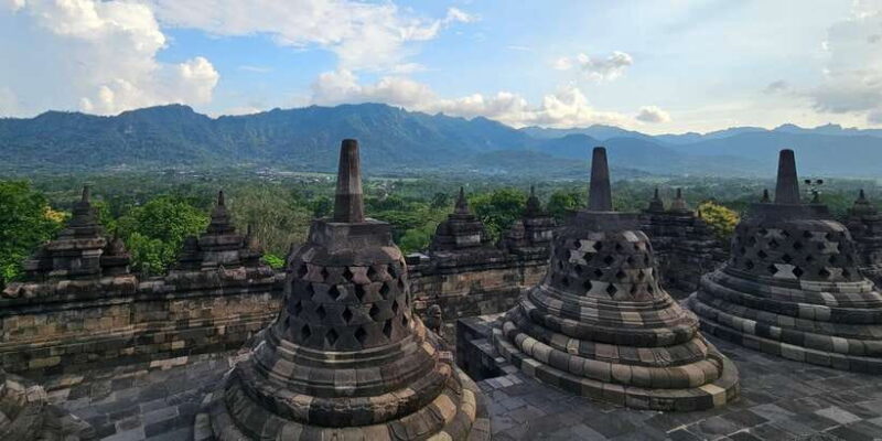 Borobudur Climb To The Top, Prambanan & Ramayana Ballet - Prambanan Temple: Architecture and Atmosphere