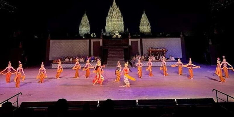 Borobudur Climb To The Top, Prambanan & Ramayana Ballet - The Ramayana Ballet: Dance and Drama