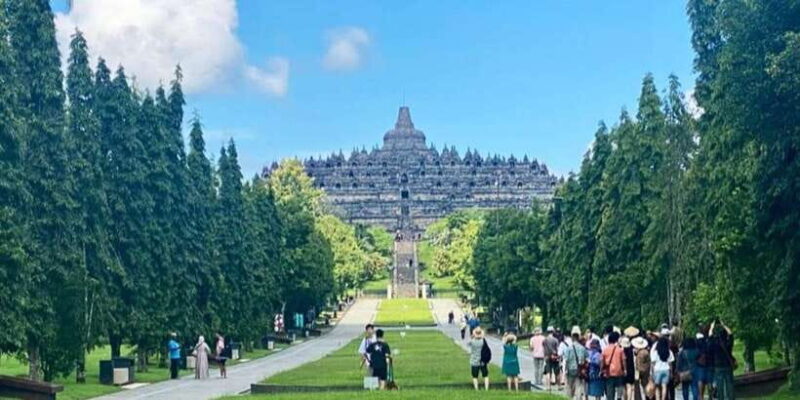 Borobudur Climb to the Top & Prambanan with Ticket Included - Who Should Consider This Tour?