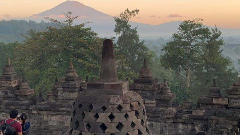 Borobudur half-day tour from Yogyakarta - The Experience for Photography and Timing