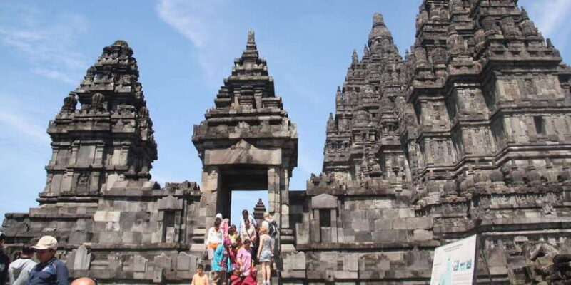Borobudur Sunrise (Climb-up Guarantee) & Prambanan Day Tour - Practical Considerations