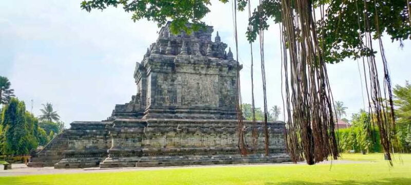 Borobudur Sunrise in stumbu hill, Borobudur, & Mendut temple - Exploring Borobudur and Mendut Temples