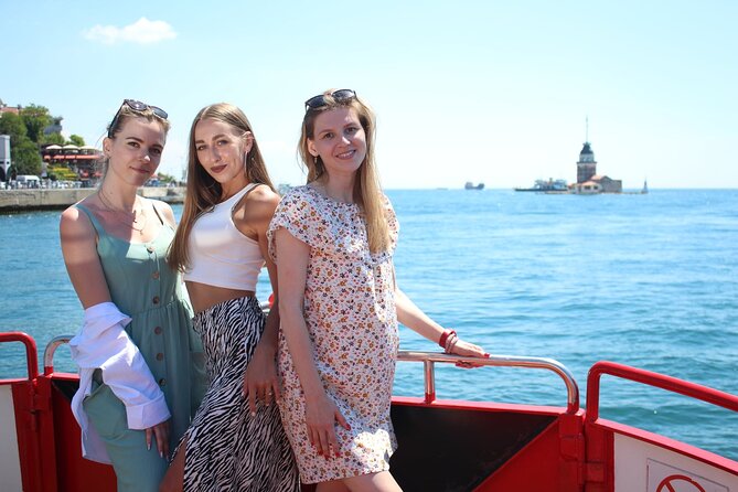Bosphorus Cruise Boat Tour İstanbul And Golden Horn With Guide - Key Points