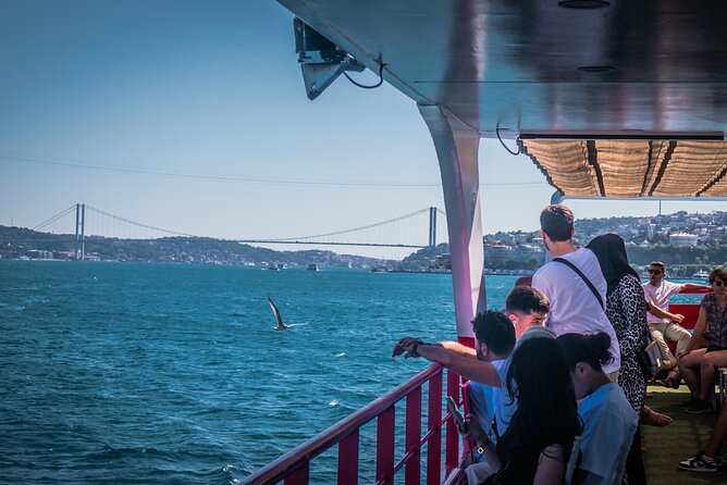 Bosphorus Cruise Boat Tour İstanbul And Golden Horn With Guide - Highlights of the Bosphorus Strait Sightseeing