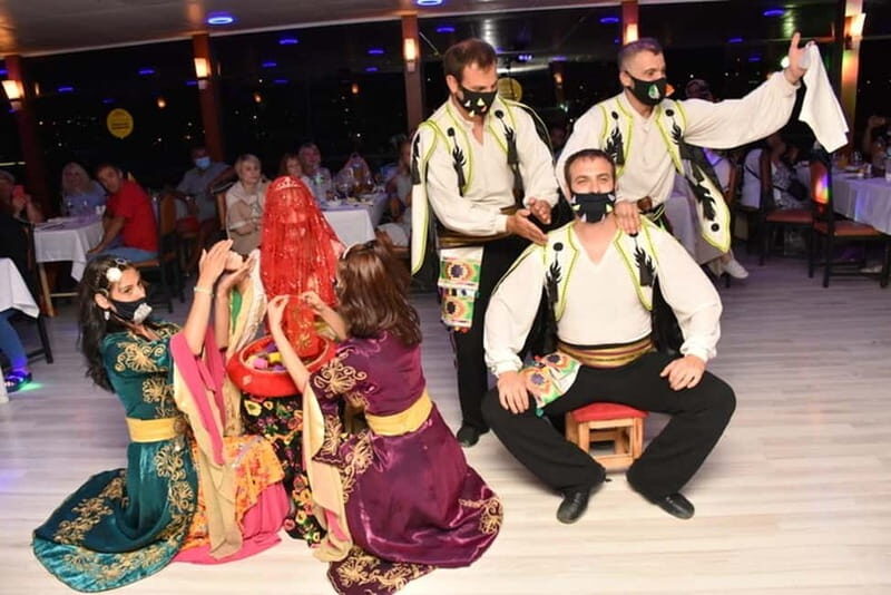 Bosphorus Dinner Cruise & Shows - Entertainment and Atmosphere