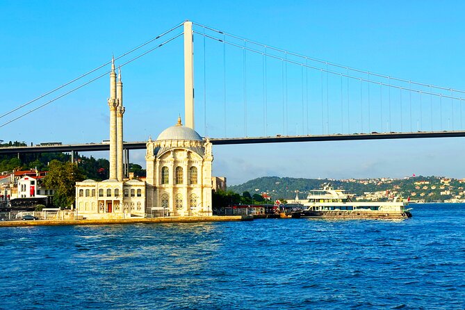 Bosphorus & Golden Horn: Sunset Yacht Cruise With Expert Guide - Accessibility and Capacity