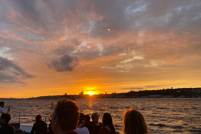 Bosphorus Sunset Cruise With Wine, Feel Special on a Luxury Yacht - Why This Cruise Is a Must-Do in Istanbul