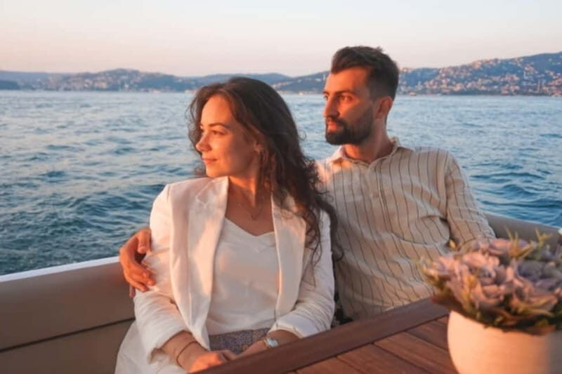 Bosphorus: Sunset Yacht Cruise with Guide, Snacks and Wine - Key Points
