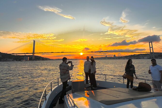 Bosphorus Sunset Yacht Cruise With Snacks and Live Guide - Customer Ratings and Feedback