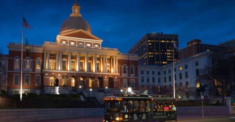 Boston: 1.5-Hour Ghosts and Gravestones Tour - An Insiders Look at the Ghosts and Gravestones Tour