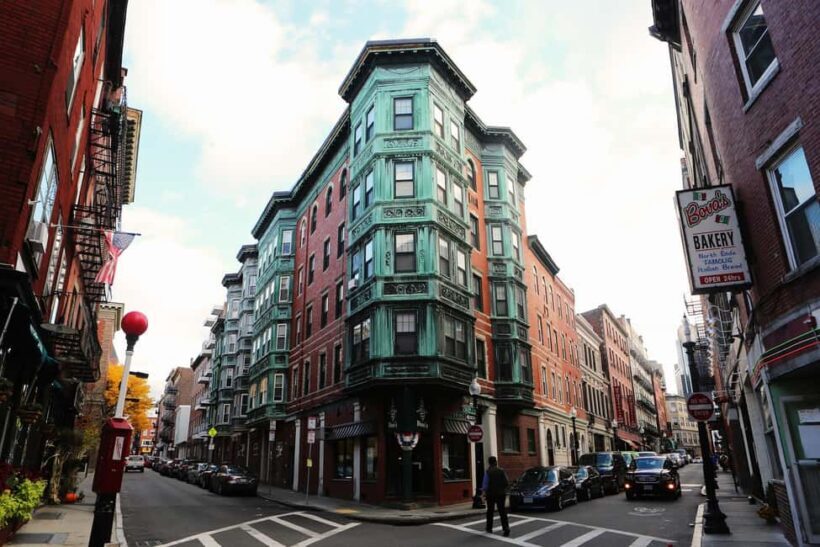 Boston: North End Night Tour with Dinner Experience - Key Points