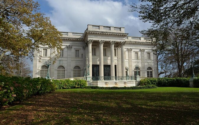 Boston to Newport Small-Group Day Trip with Breakers & Marble House Admission - Key Points
