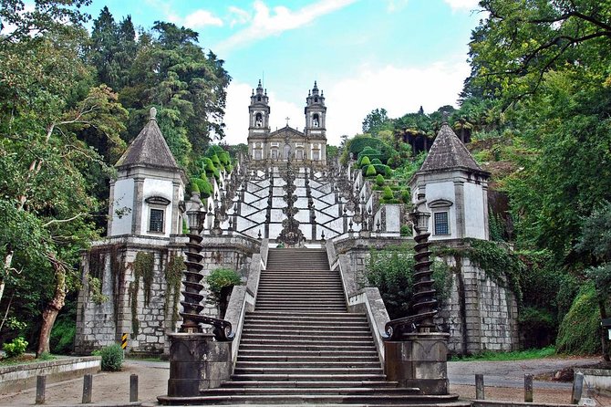 Braga and Guimaraes Small Group Tour With Lunch From Porto - Personalized Service With a Knowledgeable Guide