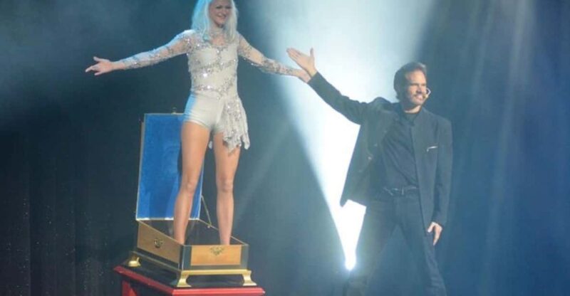 Branson: Cabaret Comedy Magic Dinner Show - The Show: Magic, Comedy, and Audience Engagement