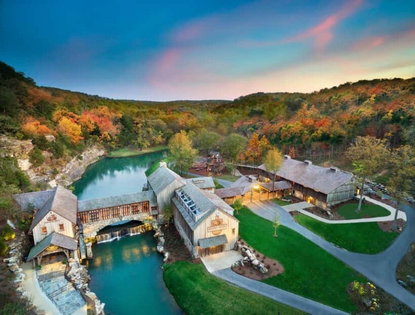 Branson: Dogwood Canyon Nature Park - Scenic trails and outdoor activities