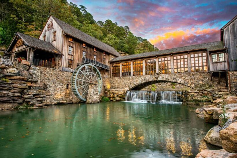 Branson: Dogwood Canyon Nature Park - Unique attractions: Treehouse and gristmill