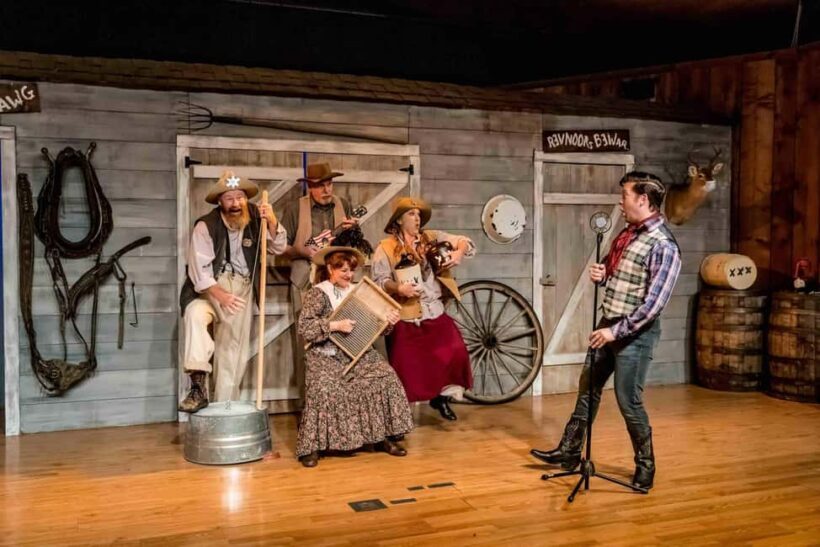 Branson: Whodunnit Hoedown Murder Mystery Dinner Show - Key Points