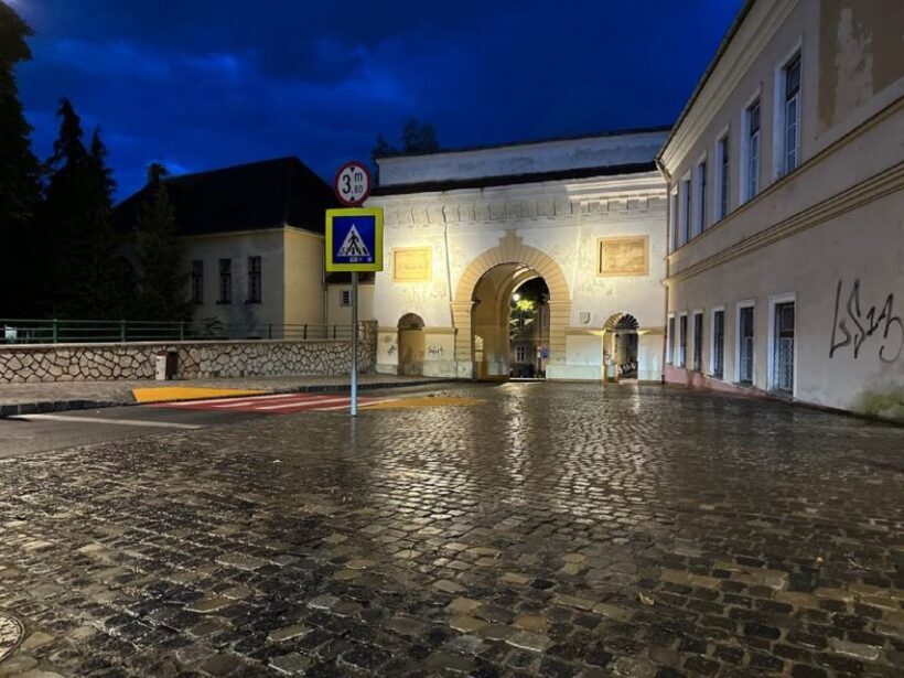 Brasov Old Town - 2-3 hours walking tour - Key Points