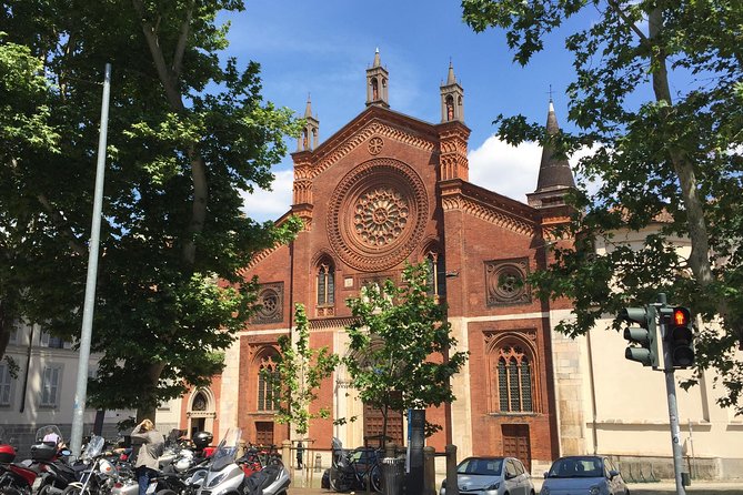 Brera District & Pinacoteca 2-Hours Guided Experience With Entrance Tickets Included - Accessibility and Logistical Details